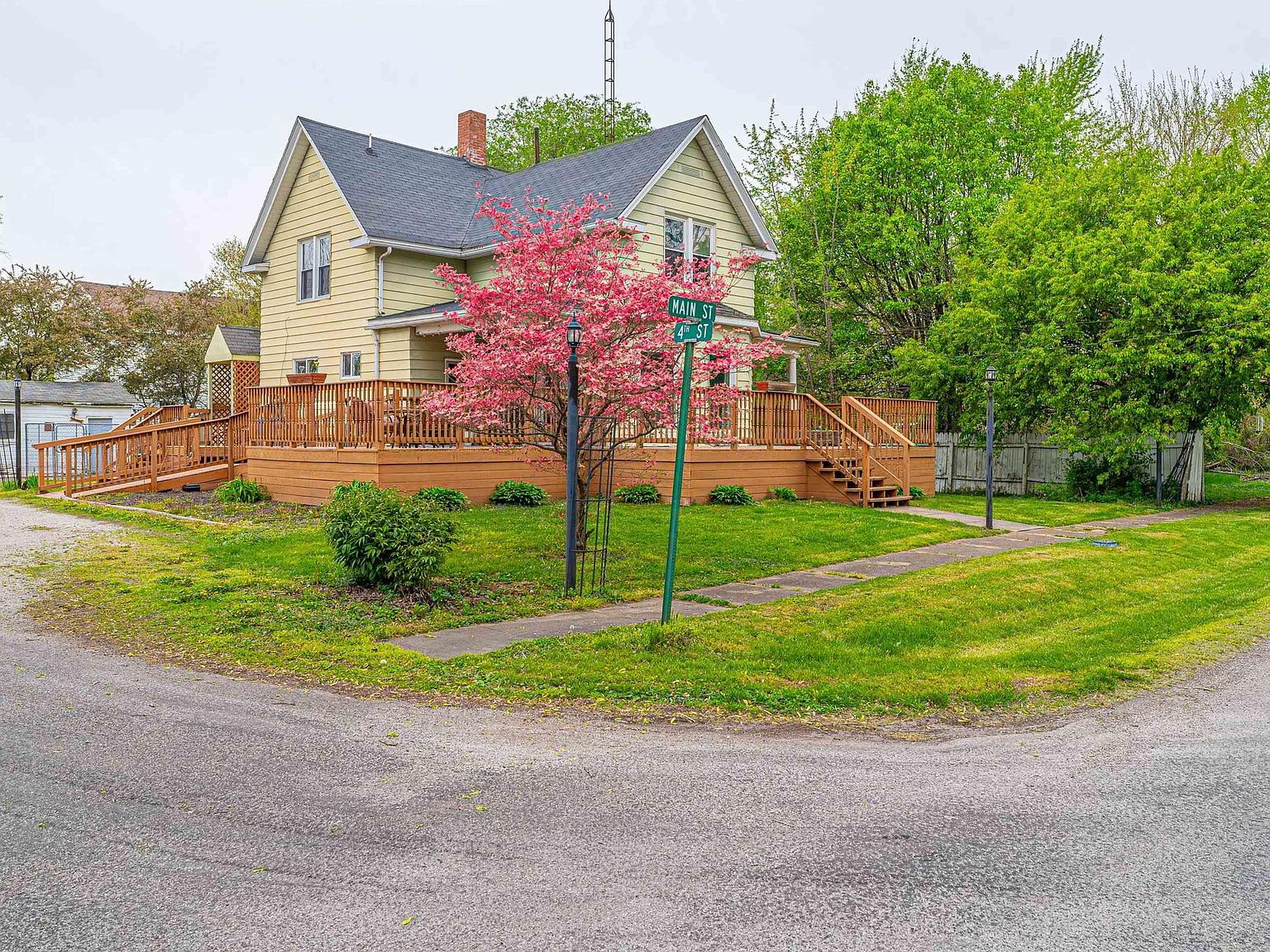 207 S Main St, Middletown, IL 62666 | Zillow