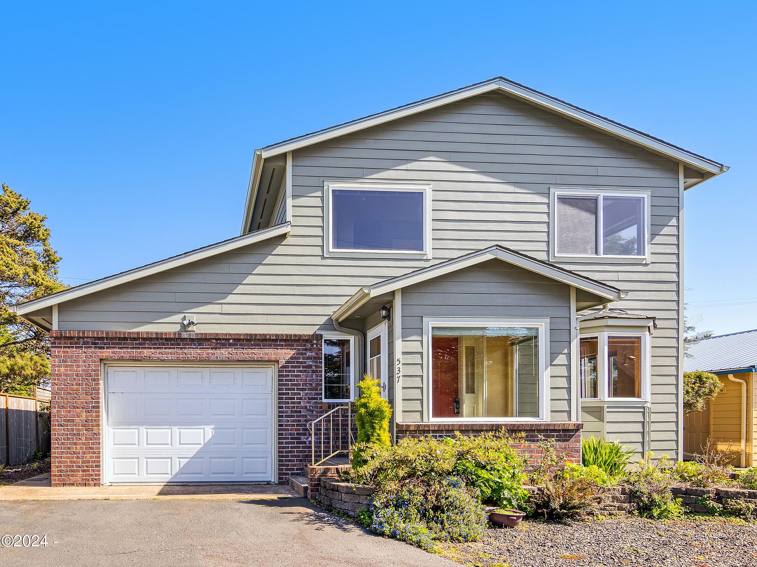537 SW Smith Ct, Newport, OR 97365 | Zillow
