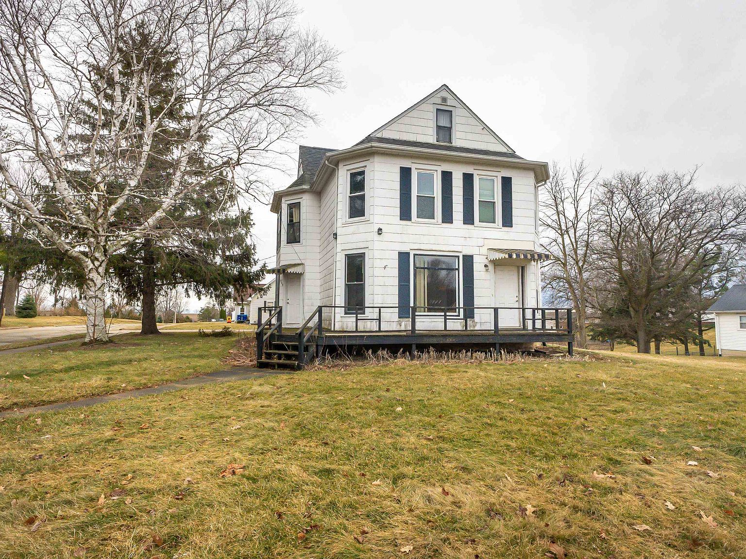 309 1st St SW, Epworth, IA 52045 | Zillow