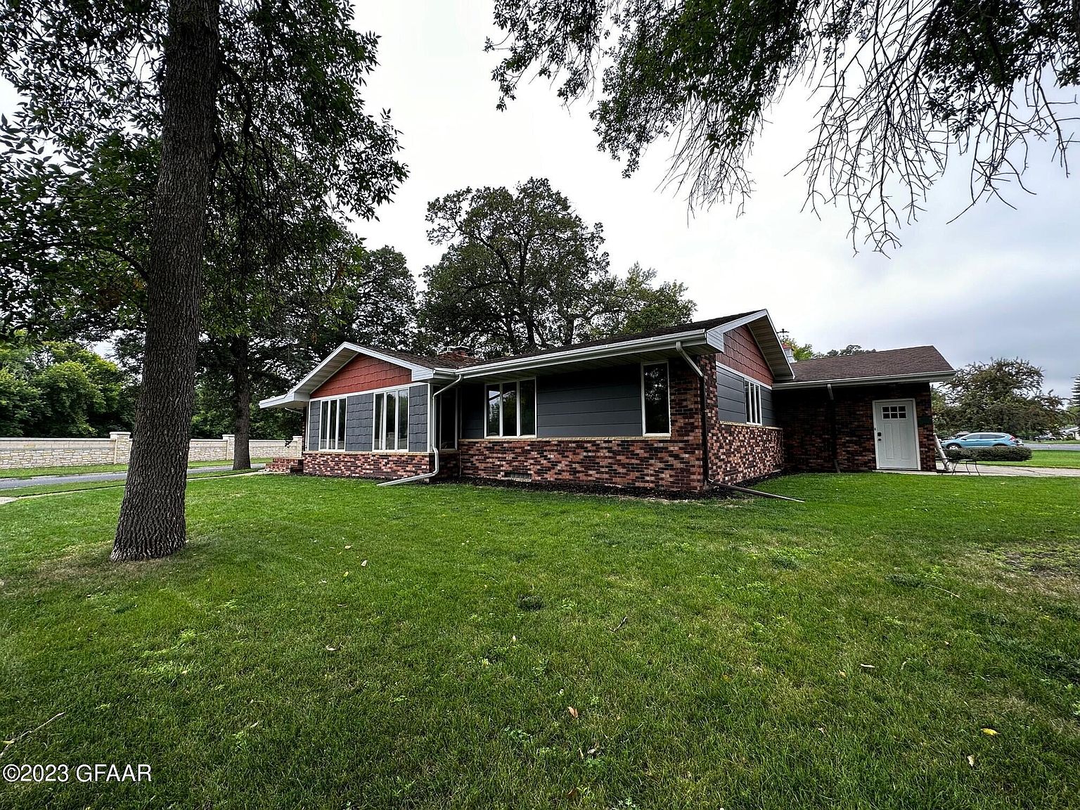 2 Forrest Ct NW, East Grand Forks, MN 56721 | Zillow