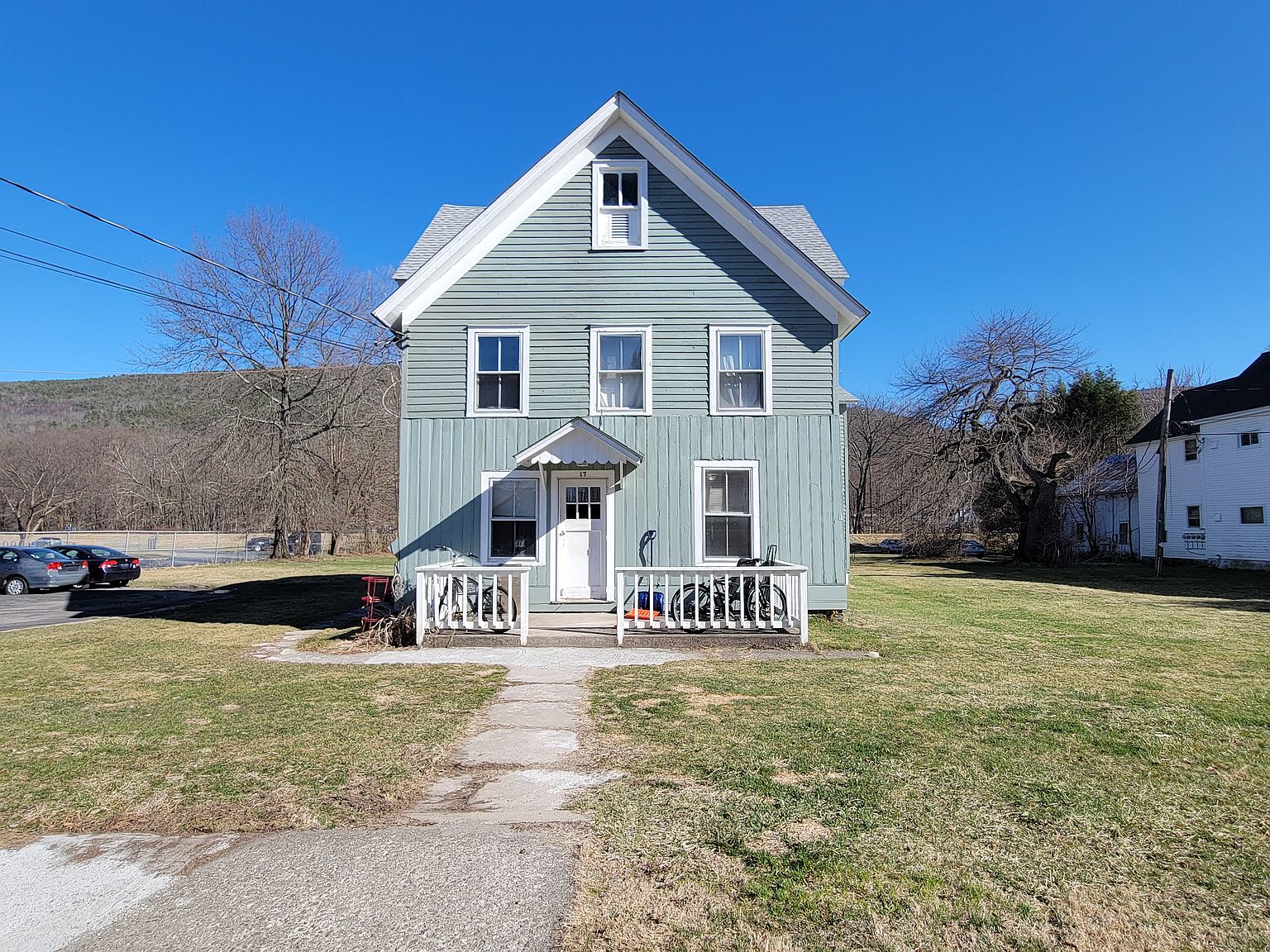 17 Yankee Pl APT 2, Ellenville, NY 12428 | Zillow