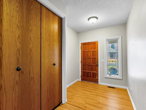 228 Red Top Dr #2C, Libertyville, IL 60048 | MLS #11932704 | Zillow