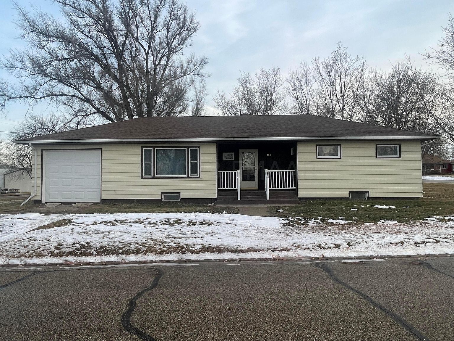 304 4th Ave, Milnor, ND 58060 | Zillow