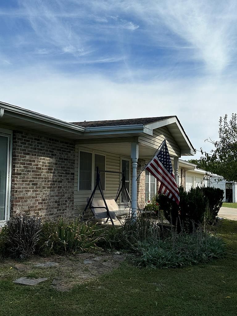 28175 Long Branch Lake Rd, Macon, MO 63552 | Zillow