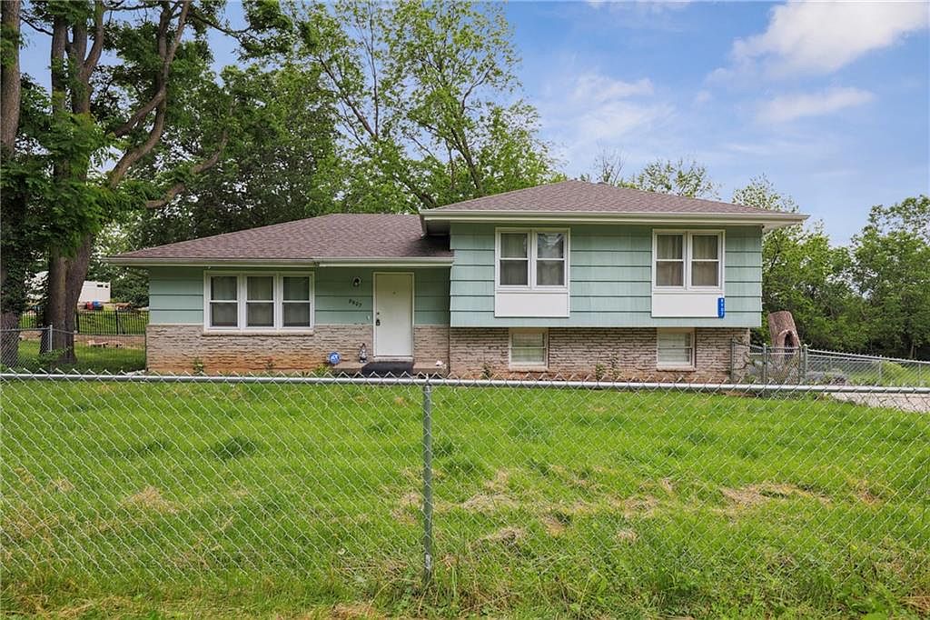 8907 Leeds Rd, Kansas City, MO 64129 | Zillow