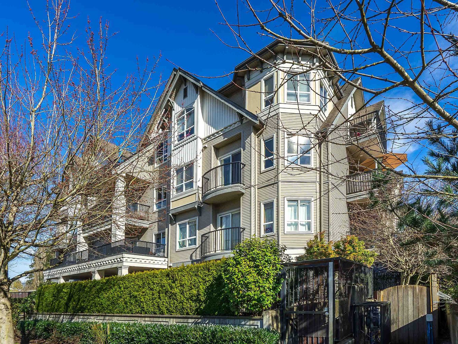 12090 227th St #304, Maple Ridge, BC V2X 6J5 | MLS #R2972121 | Zillow