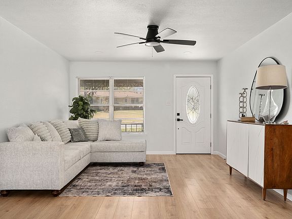 702 Hillside Dr, Grand Prairie, TX 75051 | Zillow