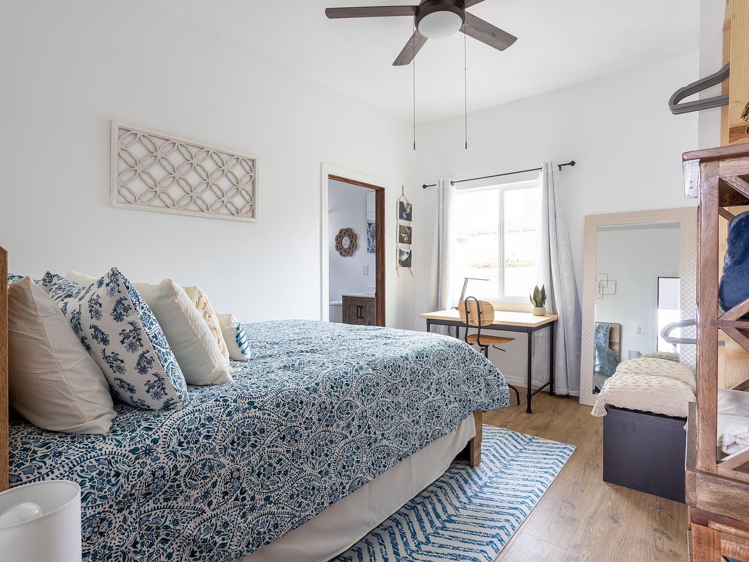 704 W 97th St, Los Angeles, CA 90044 | Zillow