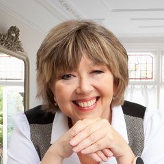 Crystal Lyons - Real Estate Agent in Burbank, CA - Reviews | Zillow