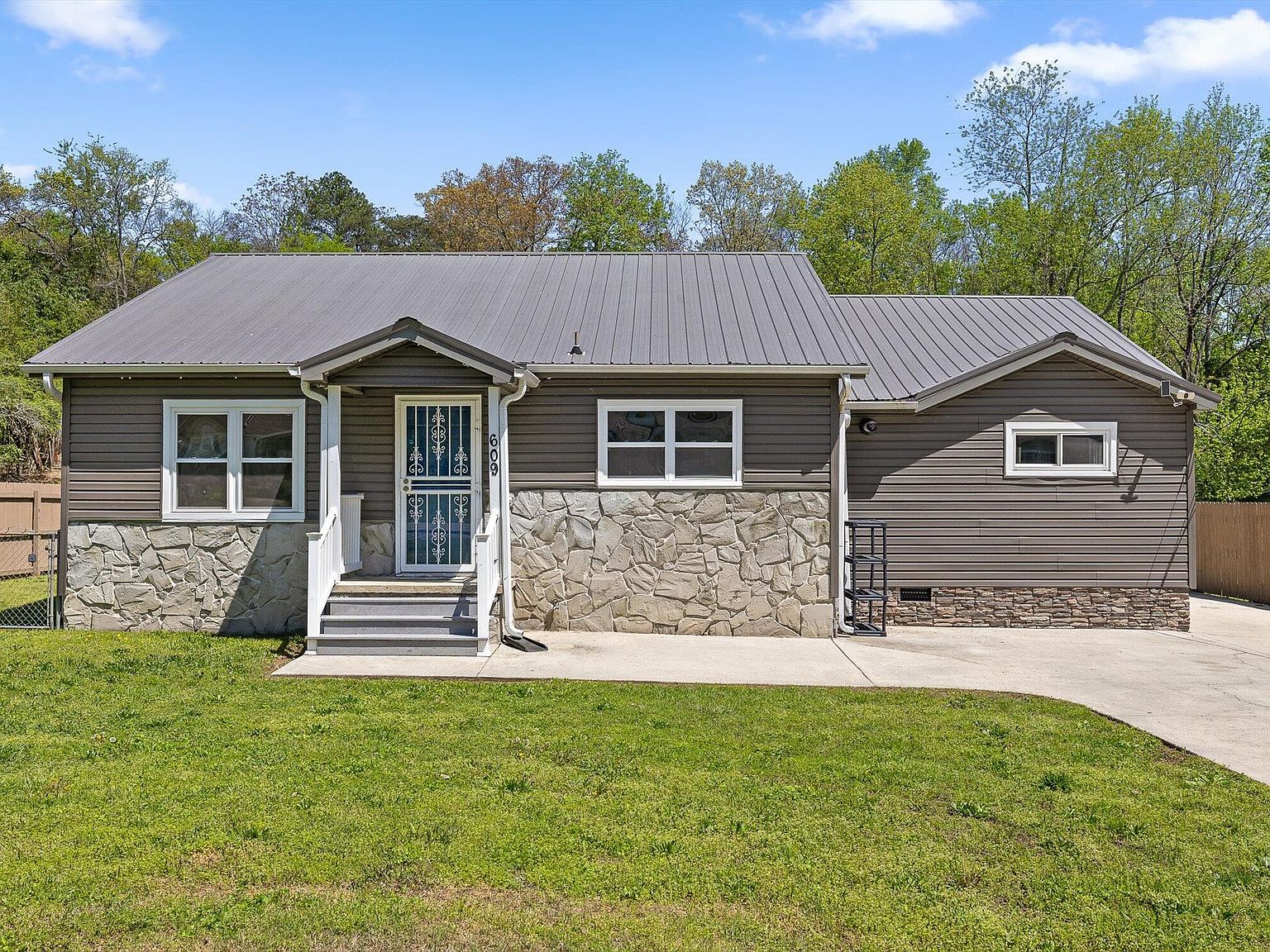 609 Lupton Dr, Chattanooga, TN 37415 | Zillow
