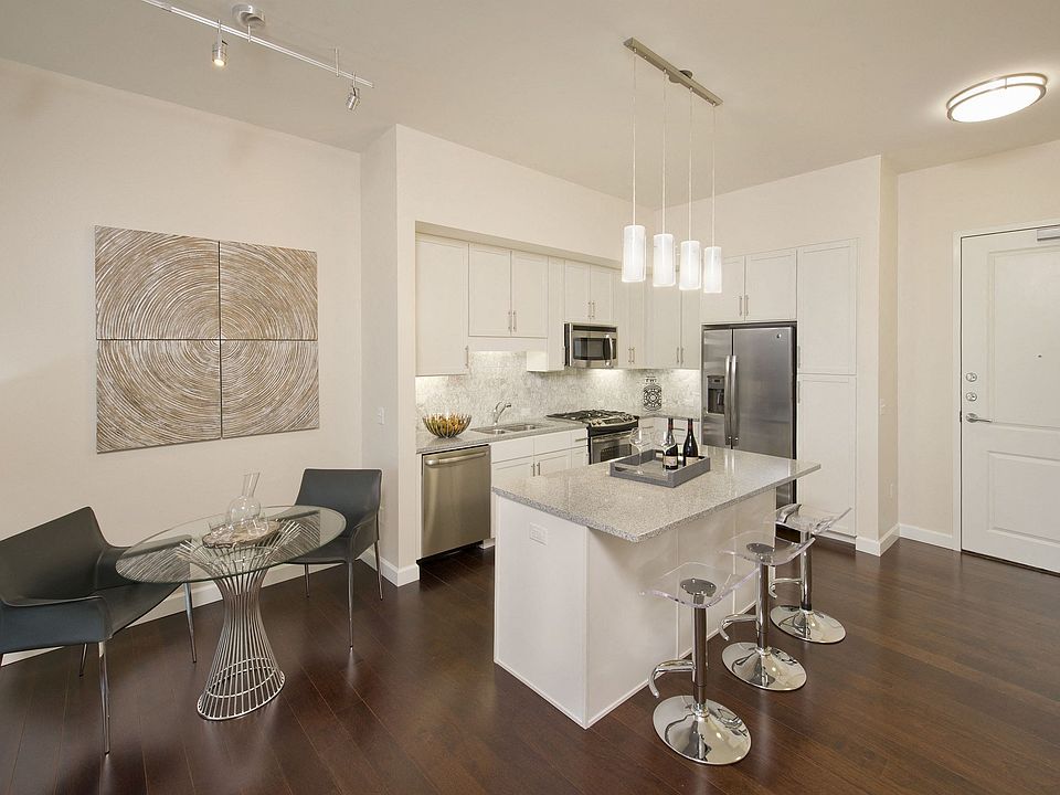 The Sovereign at Regent Square - 3233 W Dallas St Houston TX | Zillow