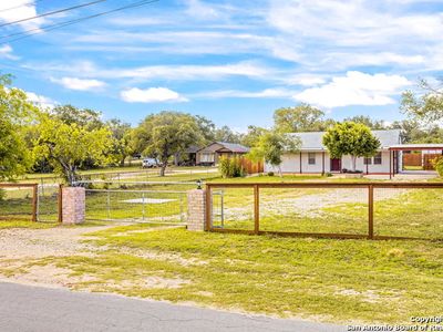 619 Rossville Rd, Devine, TX 78016 | MLS #1681722 | Zillow