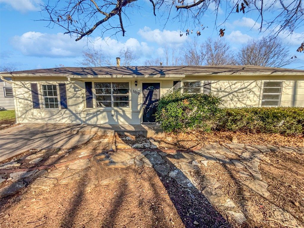 1016 Williams Ave, Cleburne, TX 76033 | Zillow