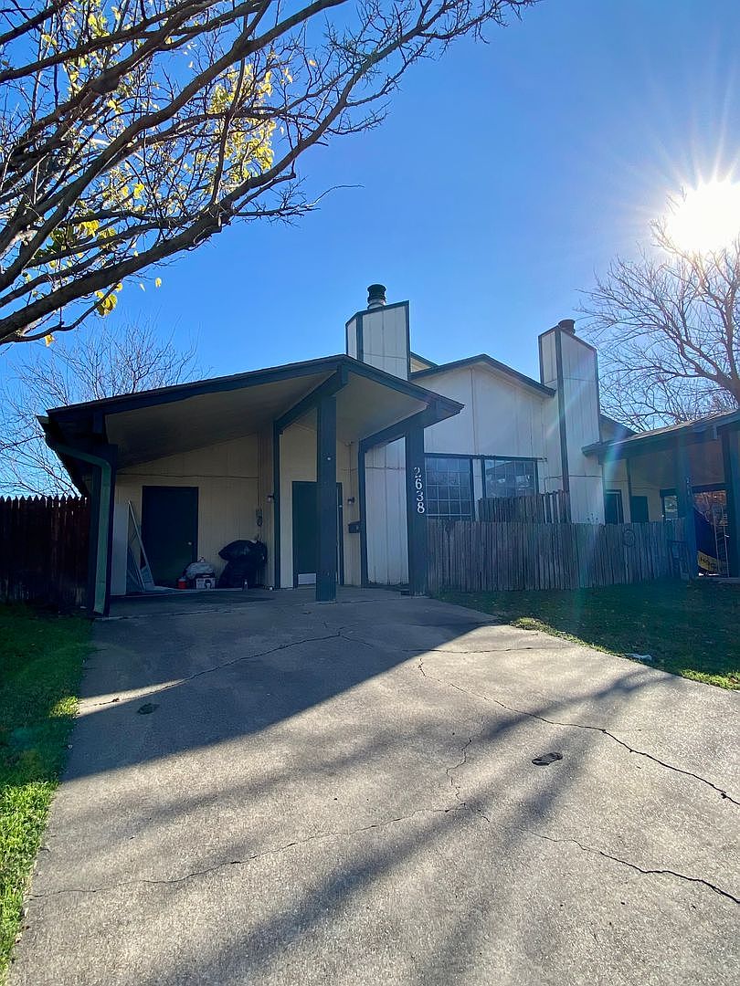 2638 Nina Cir, Grand Prairie, TX 75052 | Zillow