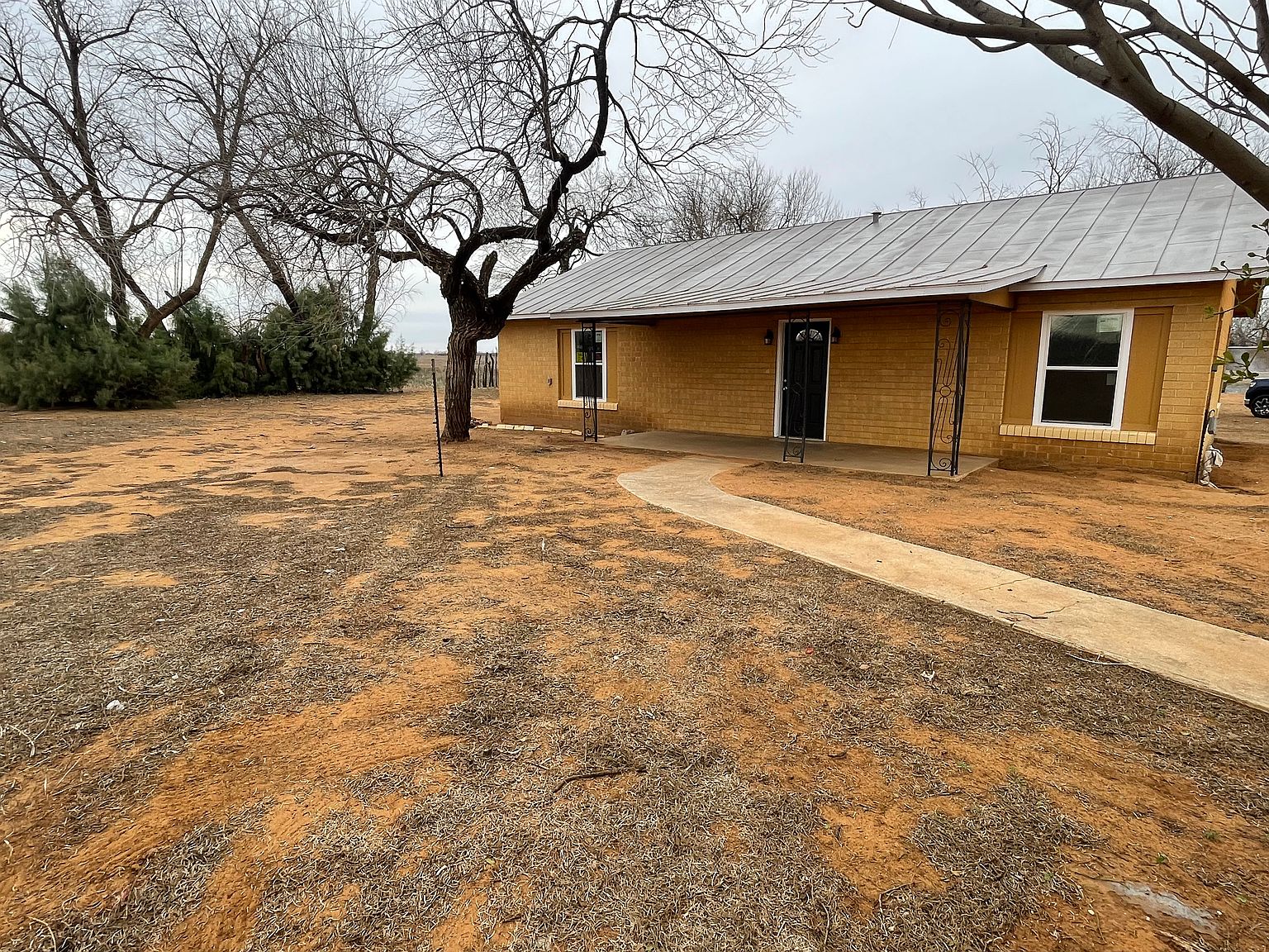 102 County Road 4850, Dilley, TX 78017 | Zillow