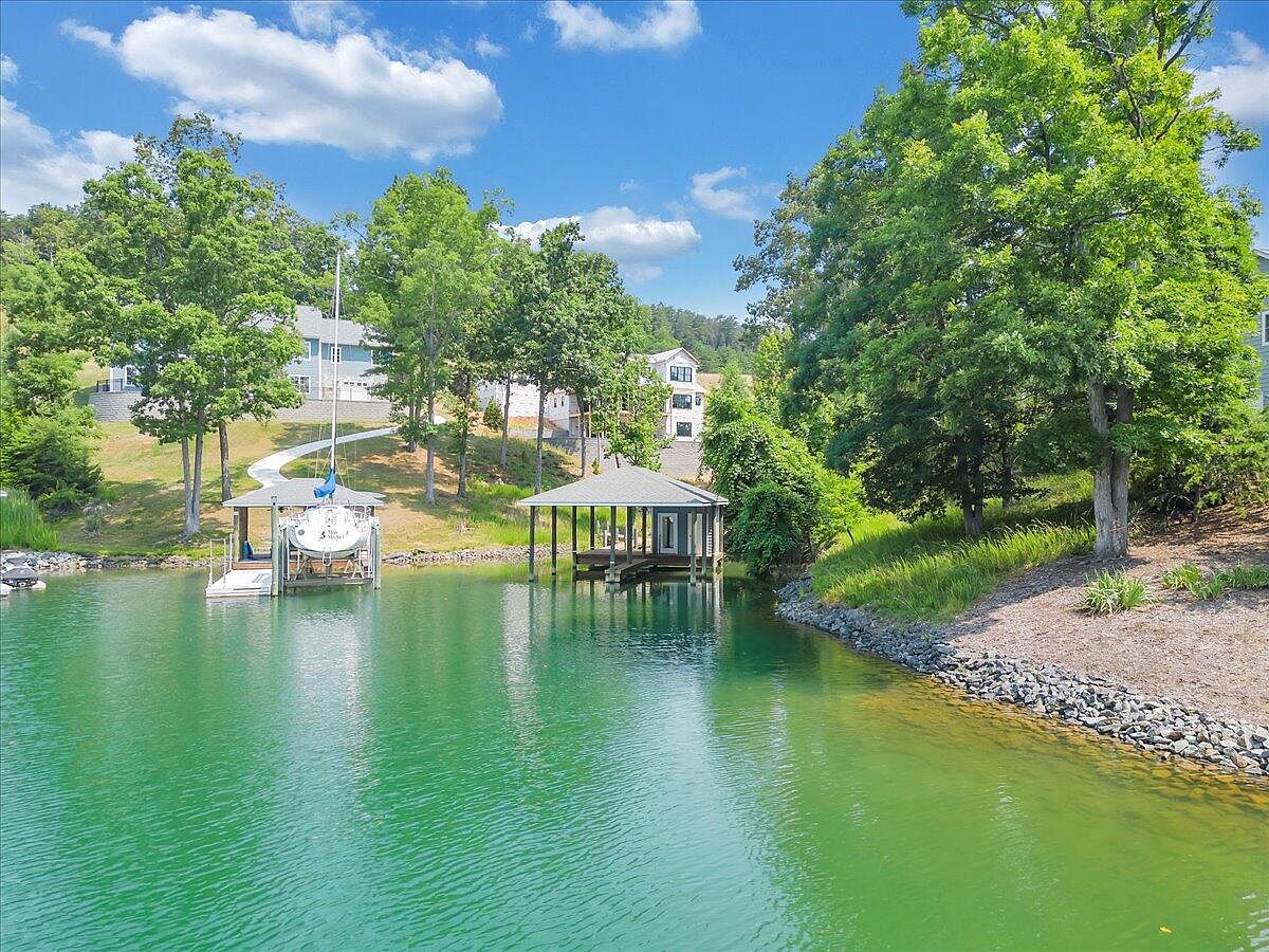 38 Compass Cove Cir, Moneta, VA 24121 | MLS #903894 | Zillow