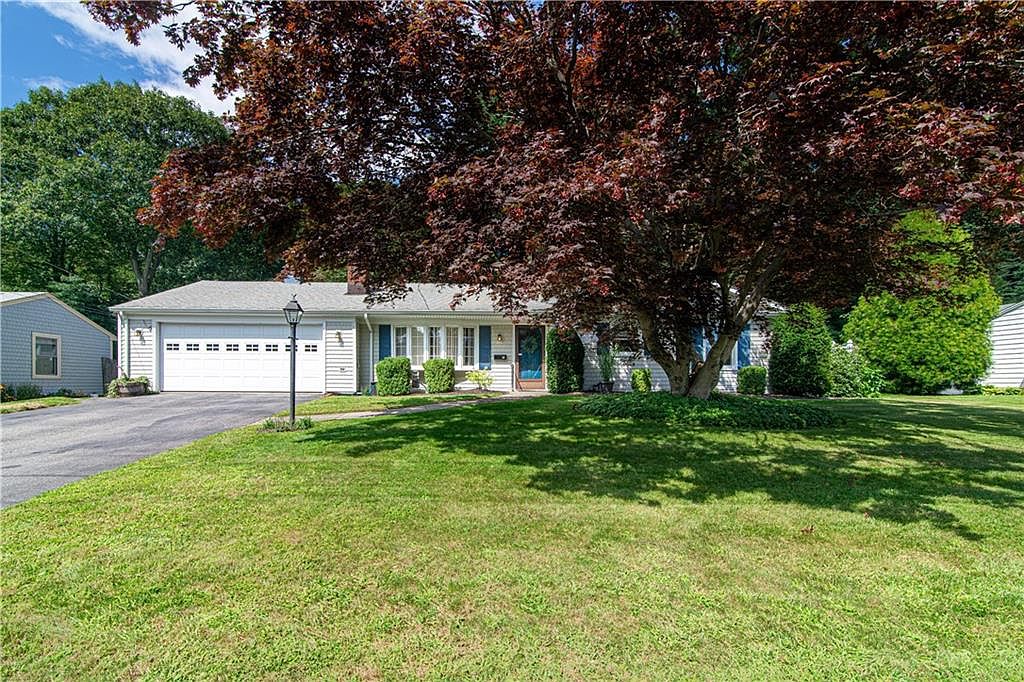 34 Tanglewood Dr, Riverside, RI 02915 | MLS #1366679 | Zillow