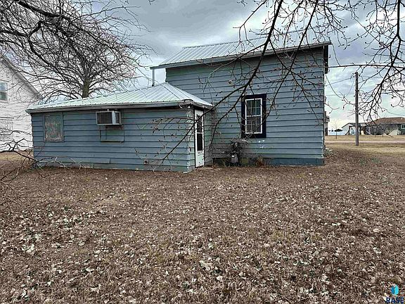 581 N East Ave, Canistota, SD 57012 | MLS #22401607 | Zillow