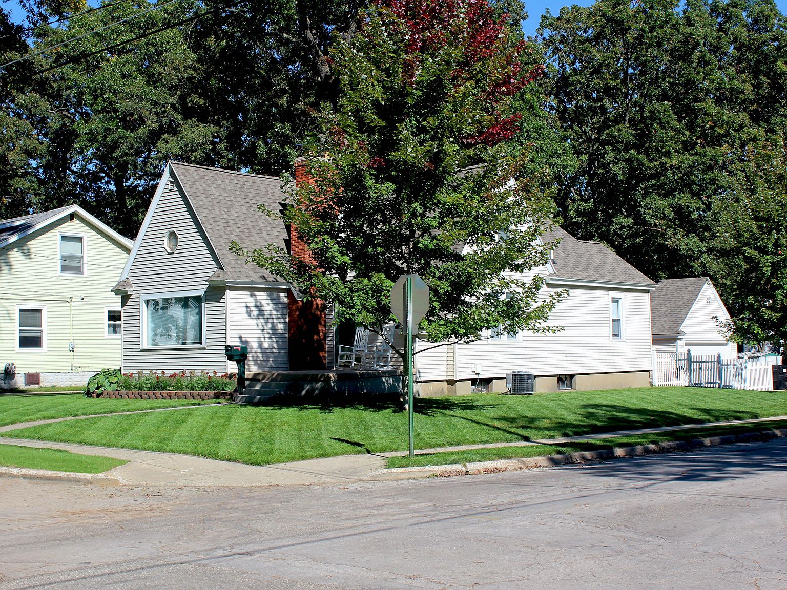 2632 Forest Grove Ave SW, Wyoming, MI 49519 | Zillow
