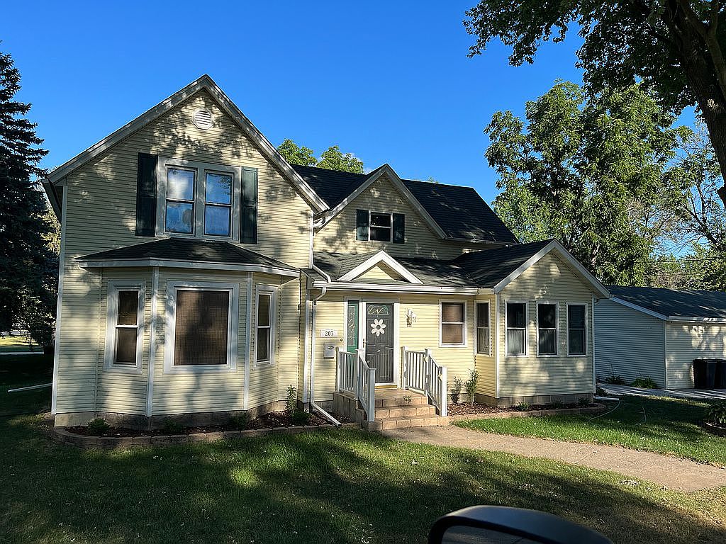 207 3rd St SE, Badger, IA 50516 | Zillow