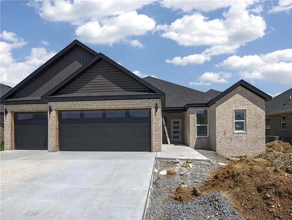 731 Dillon St, Bentonville, AR 72713 | Zillow