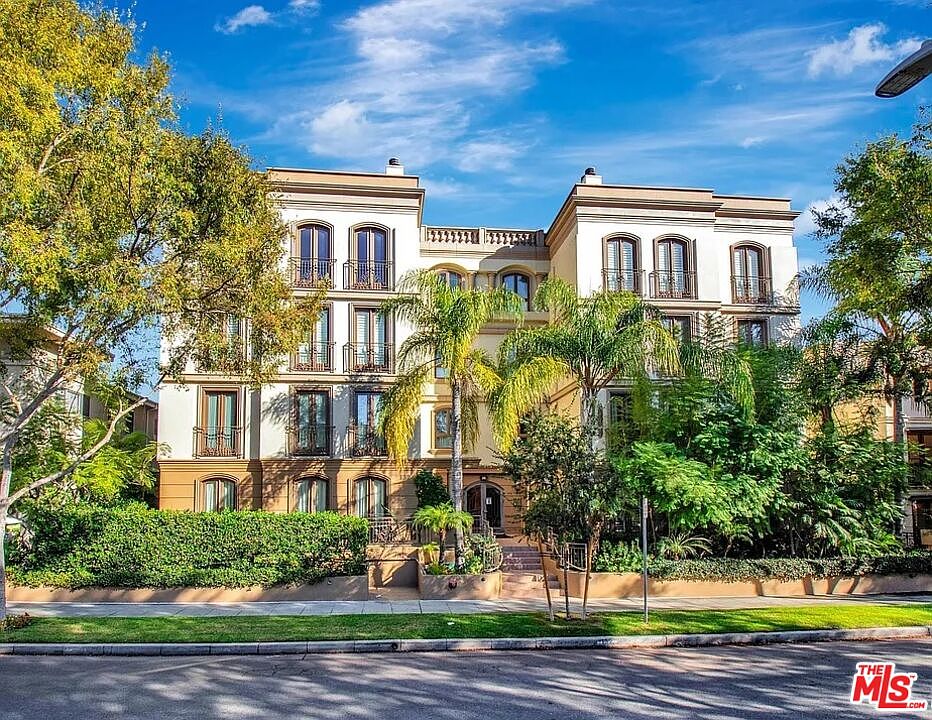 132 S Crescent Dr APT 401, Beverly Hills, CA 90212 | MLS #24-431885 ...