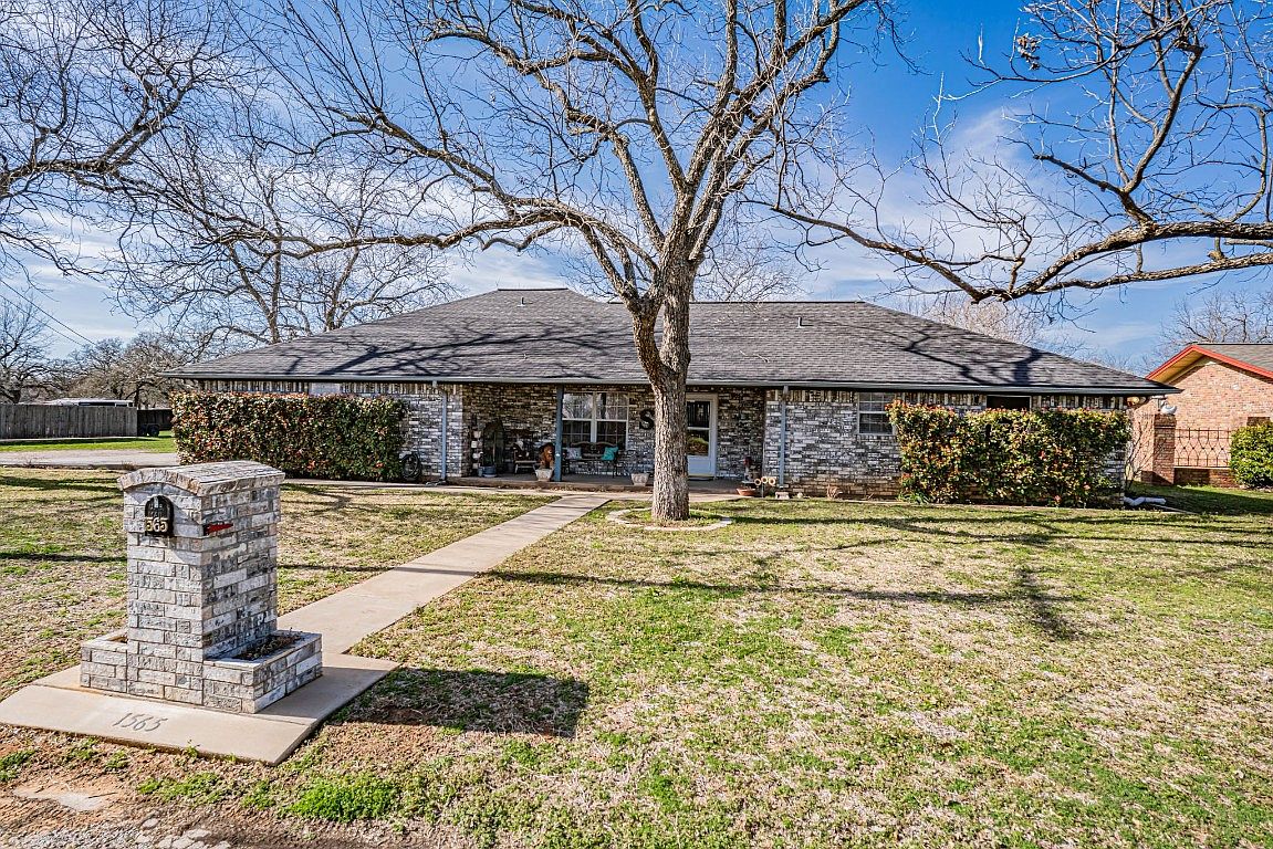 1565 W Hyman St, Stephenville, TX 76401 | Zillow