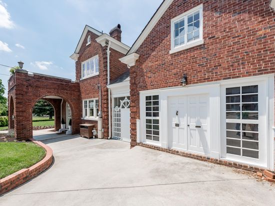 2733 Kingston Pike, Knoxville, TN 37919 | Zillow