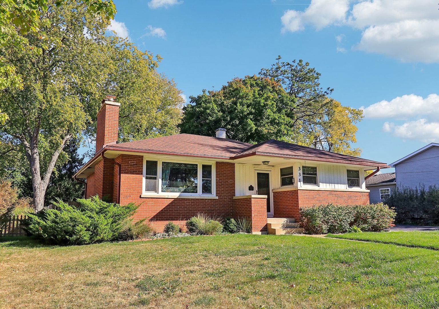 331 S Lake St, Grayslake, IL 60030 | Zillow