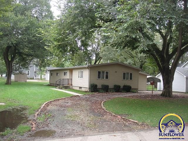 616 Navarre St, Rossville, KS 66533 | Zillow