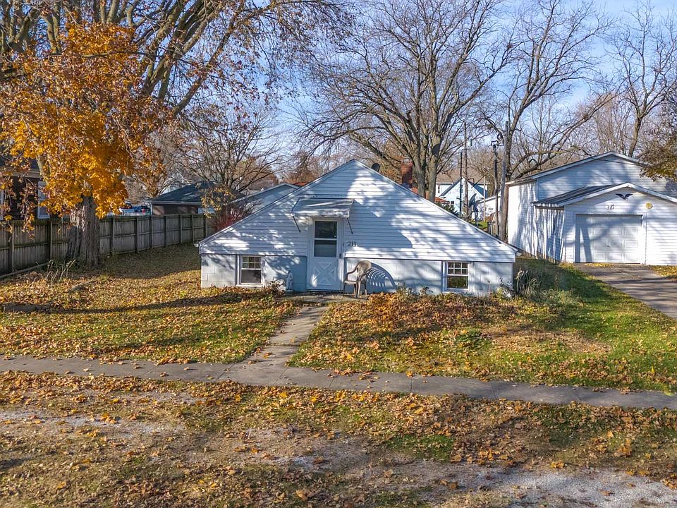 211 N Harrison St, Flanagan, IL 61740 | Zillow