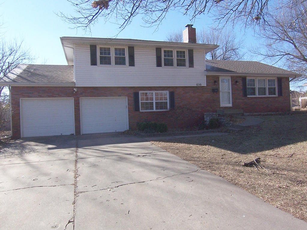 636 W Primrose St, Springfield, MO 65807 | Zillow