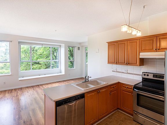 5280 Oakmount Cres #207, Burnaby, BC V5H 4S1 | MLS #R2892007 | Zillow