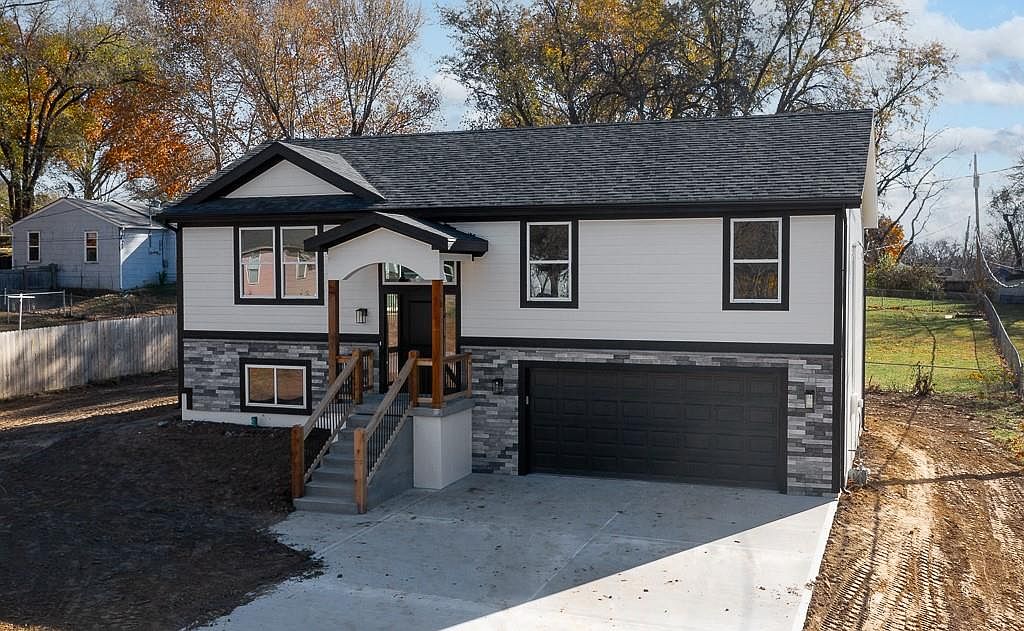 602 Yoeke St, Lansing, KS 66043 | Zillow