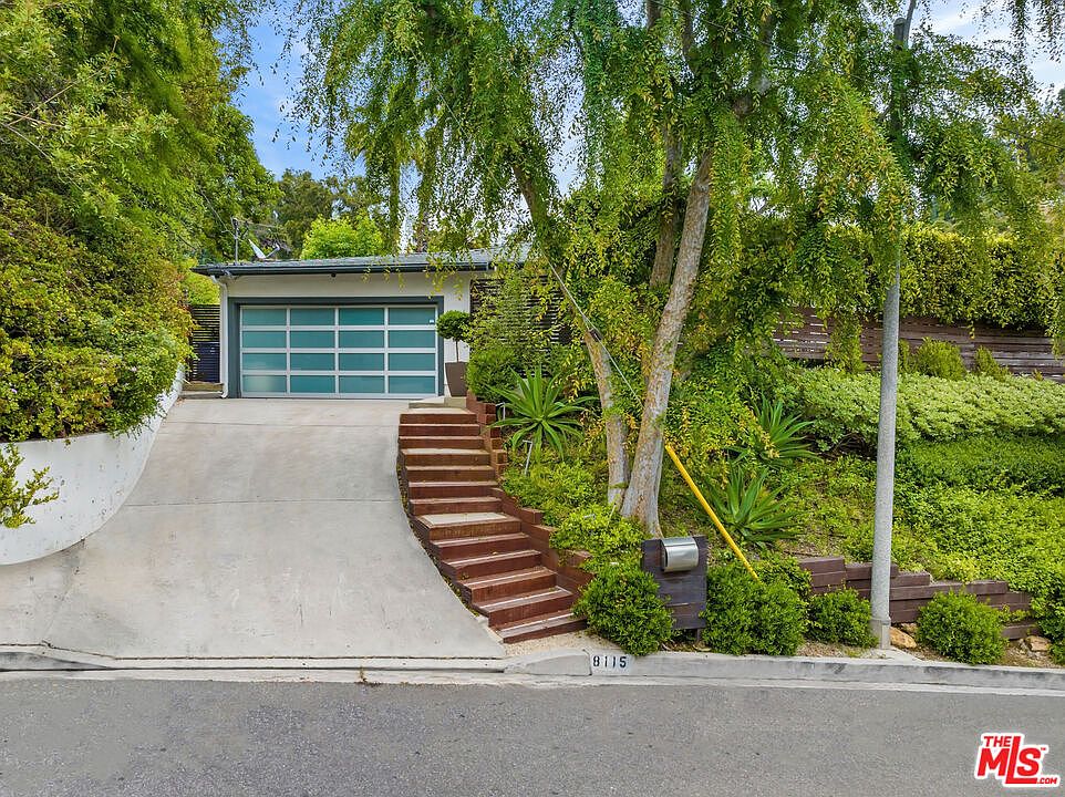 8115 Amor Rd, Los Angeles, CA 90046 | MLS #23-288219 | Zillow