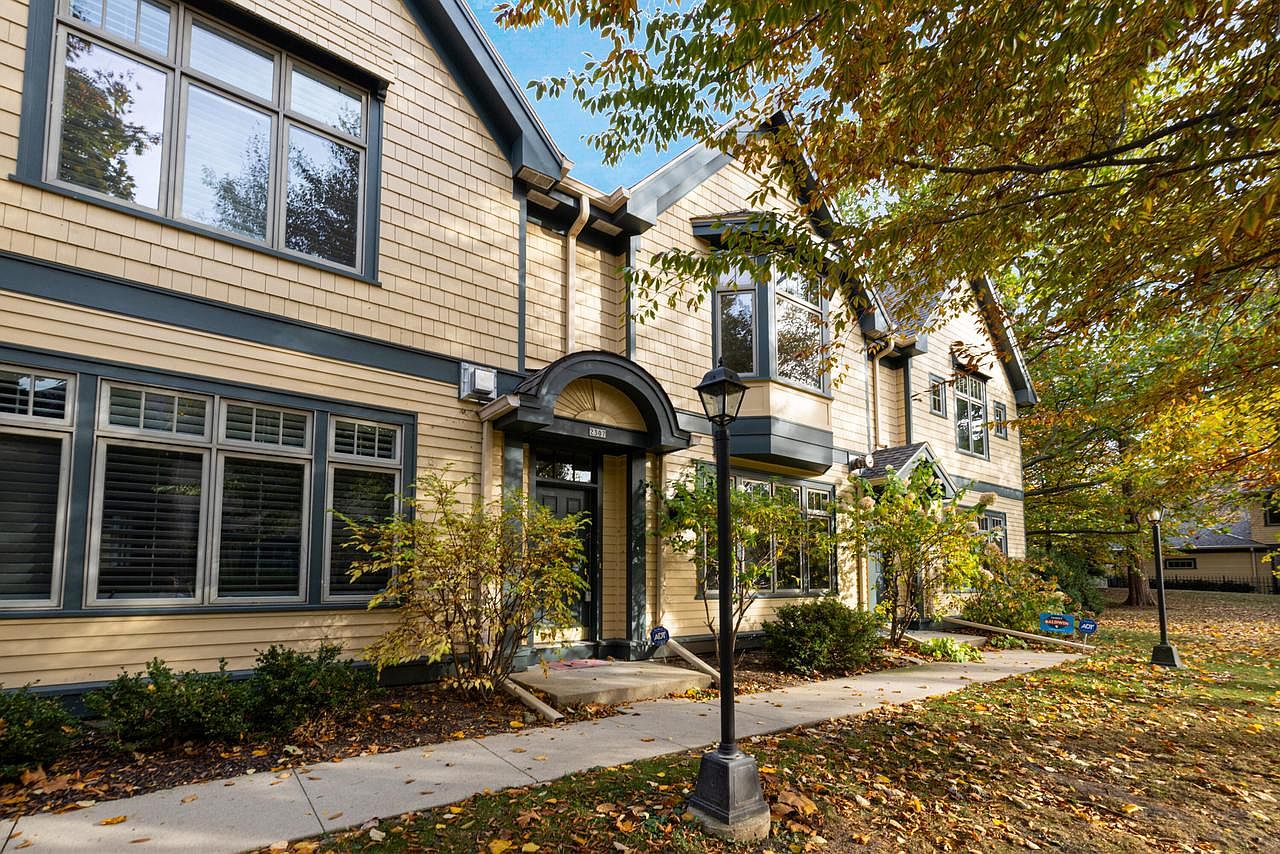 2307 East Stratford COURT UNIT B, Milwaukee, WI 53211 | Zillow