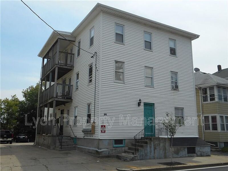 276 Hunt St #3R, Central Falls, RI 02863 | Zillow