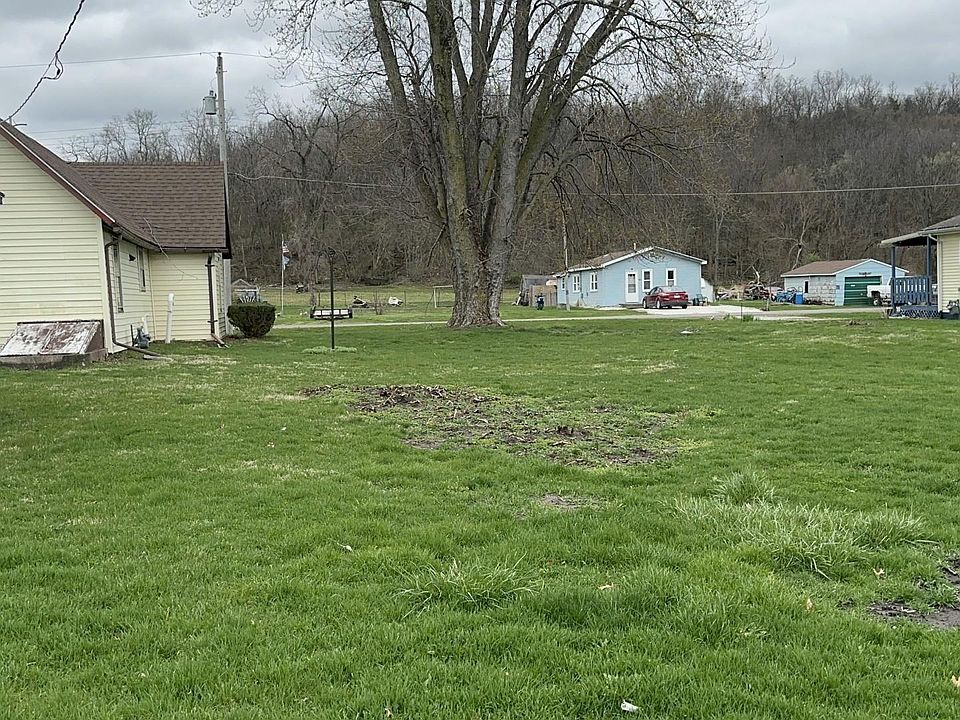 889 E 8th St, Lomax, IL 61454 | Zillow