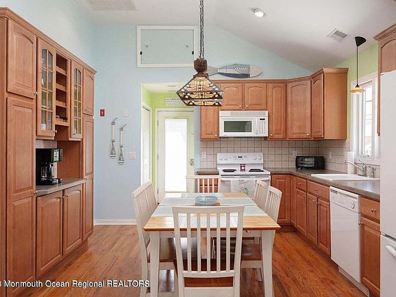 39 E Penguin Way, Lavallette, NJ 08735 | Zillow