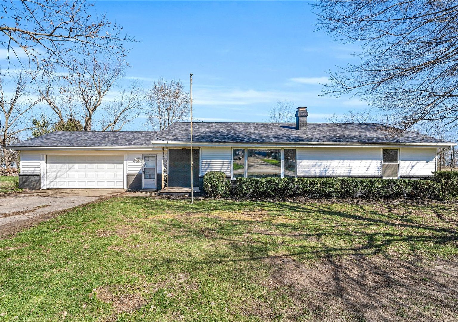 305 N East St, Bellflower, IL 61724 | Zillow