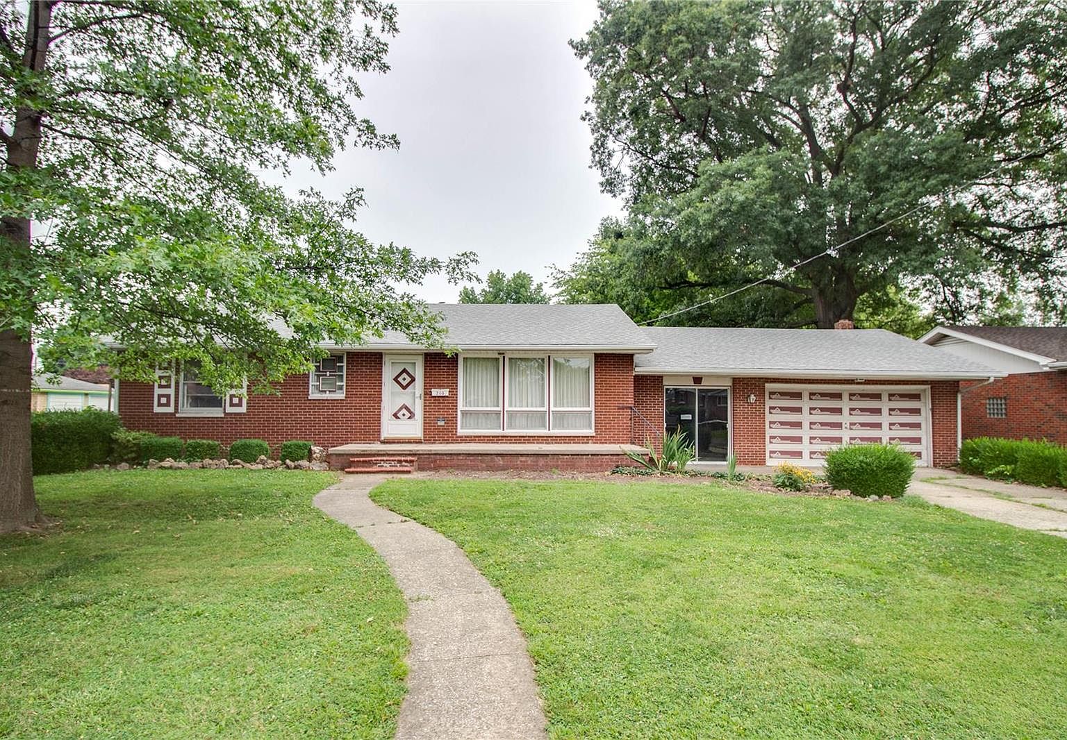 205 W 5th St, Hartford, IL 62048 | Zillow