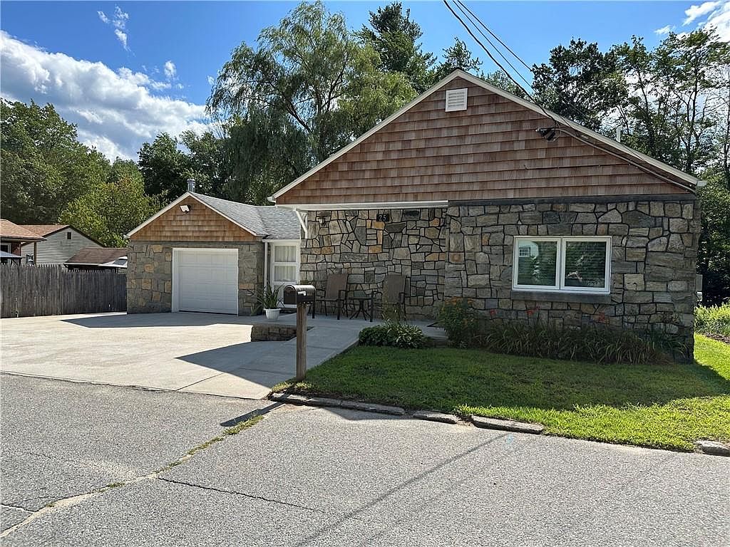 25 Spring Ln, Pascoag, RI 02859 | MLS #1340562 | Zillow