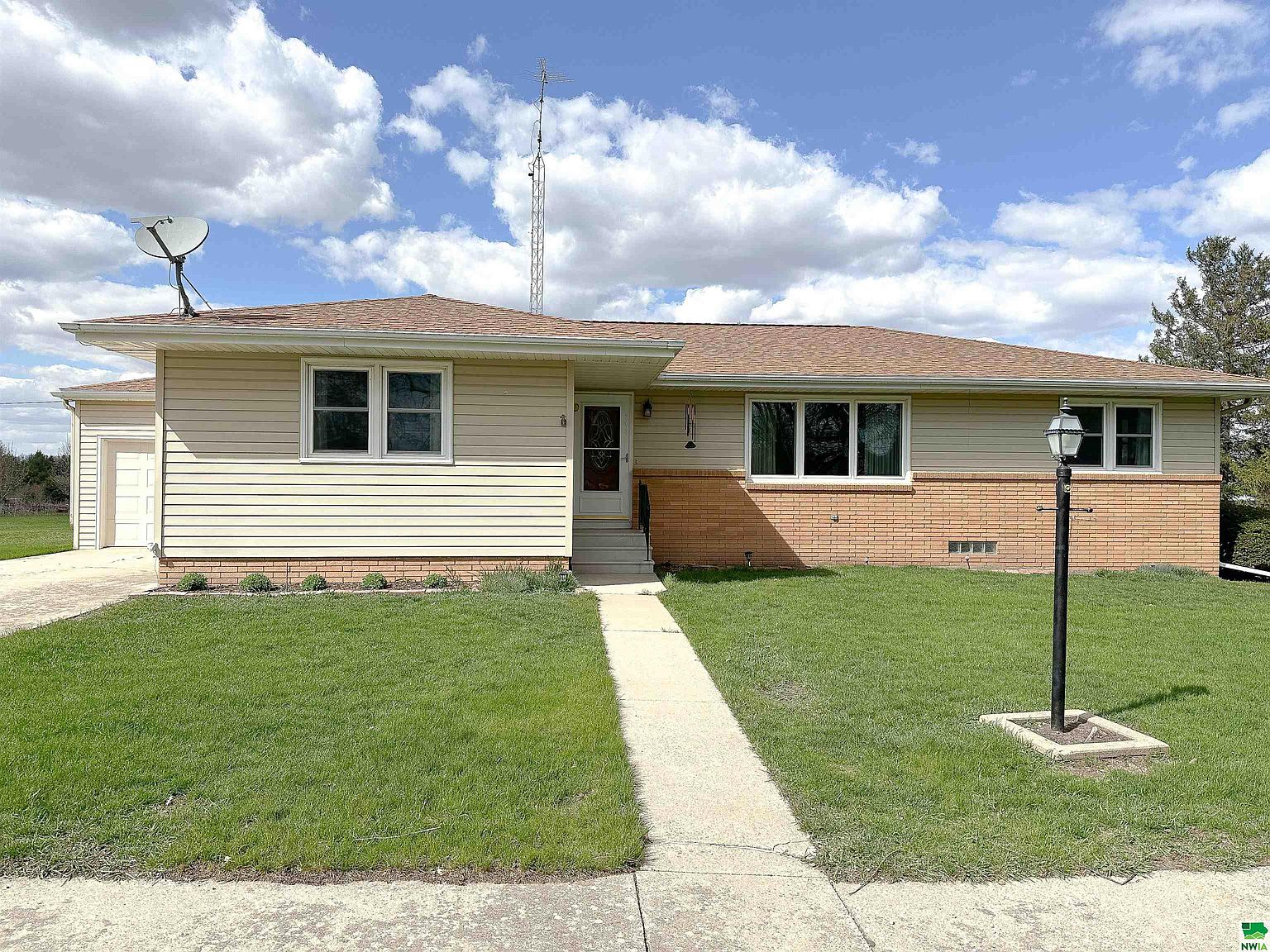 303 Ash St, Varina, IA 50593 | Zillow