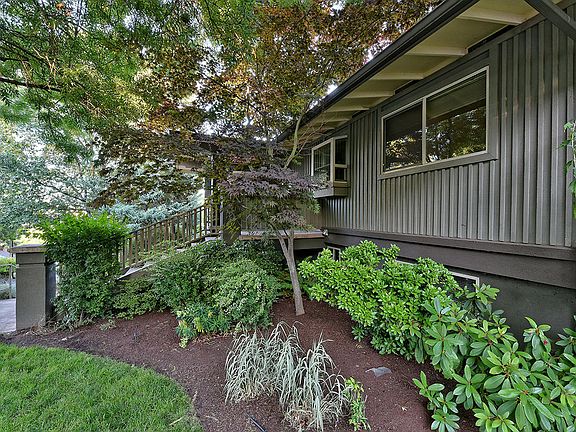 442 Holly St, Ashland, OR 97520 | Zillow