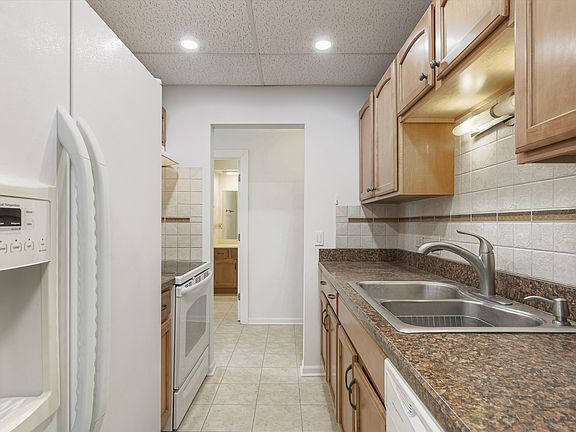 9078 W Heathwood Dr UNIT 5, Niles, IL 60714 | Zillow