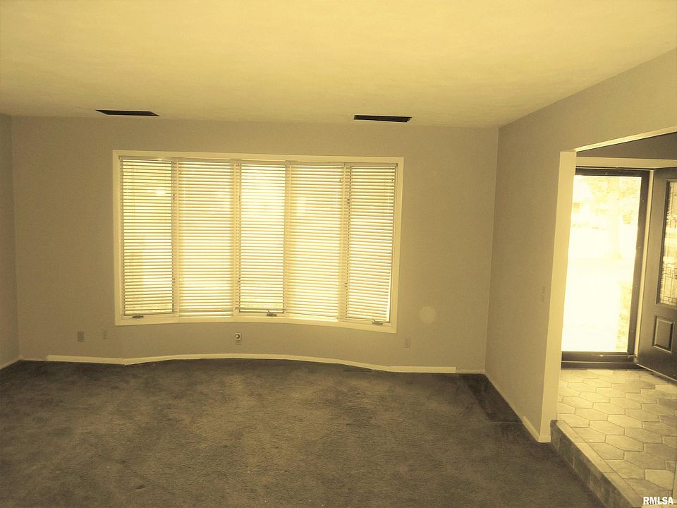 27305 Sherry Ann Ct, Donahue, IA 52746 | Zillow