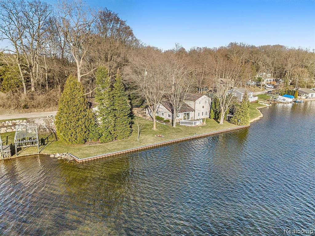 1615 Triangle Lake Rd, Howell, MI 48843 | Zillow