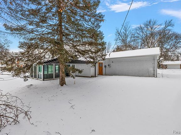 30012 Briarton St, Farmington, MI 48331 | Zillow
