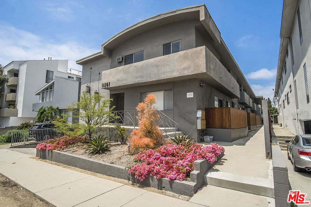 11707 Kiowa Ave, Los Angeles, CA 90049 | Zillow