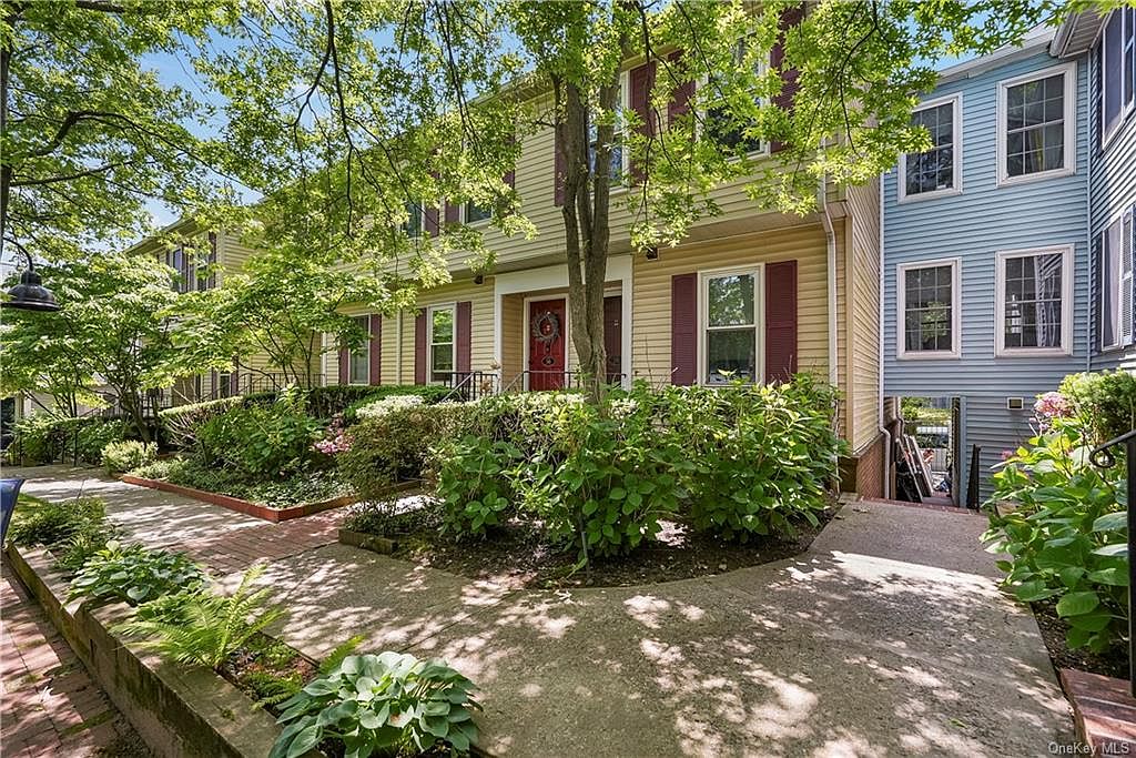 54 Washington Mews UNIT 54, Pt Chester, NY 10573 | Zillow
